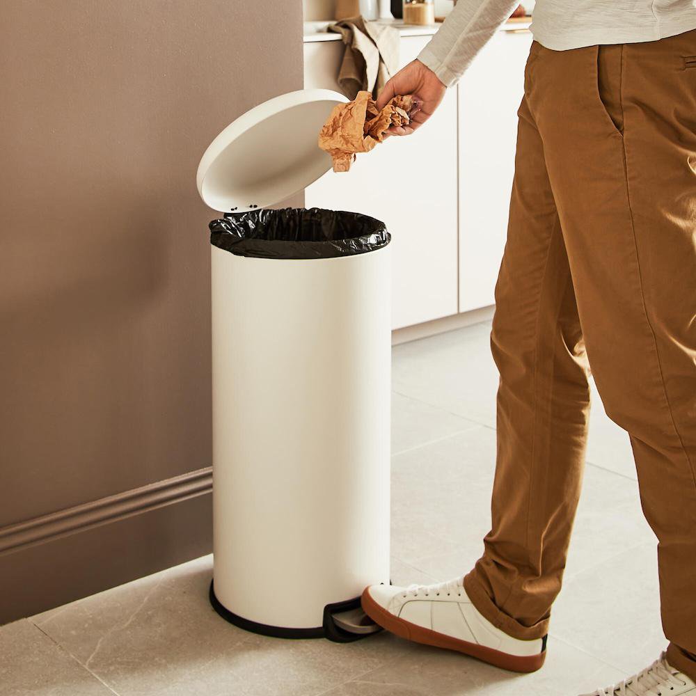 Basurero Soft Closing Gris Claro 28 L - Cemaco