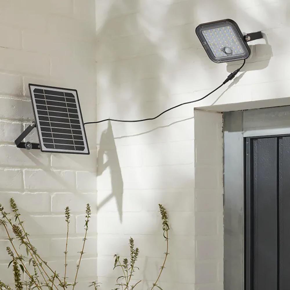 Lámpara de Exterior LED con Panel Solar y Sensor de Movimiento - Cemaco