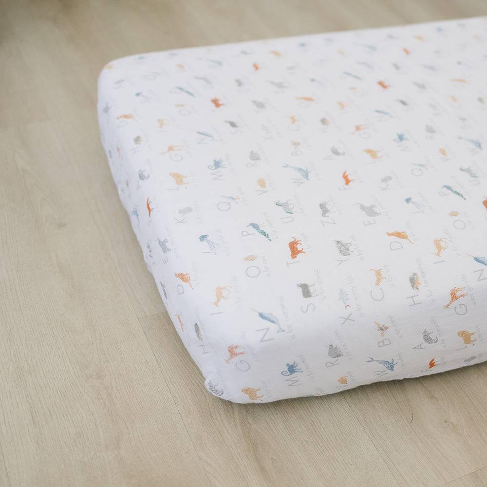 Sábana Cobertora Para Cuna Alfabeto Animal - Bebe Au Lait - Cemaco